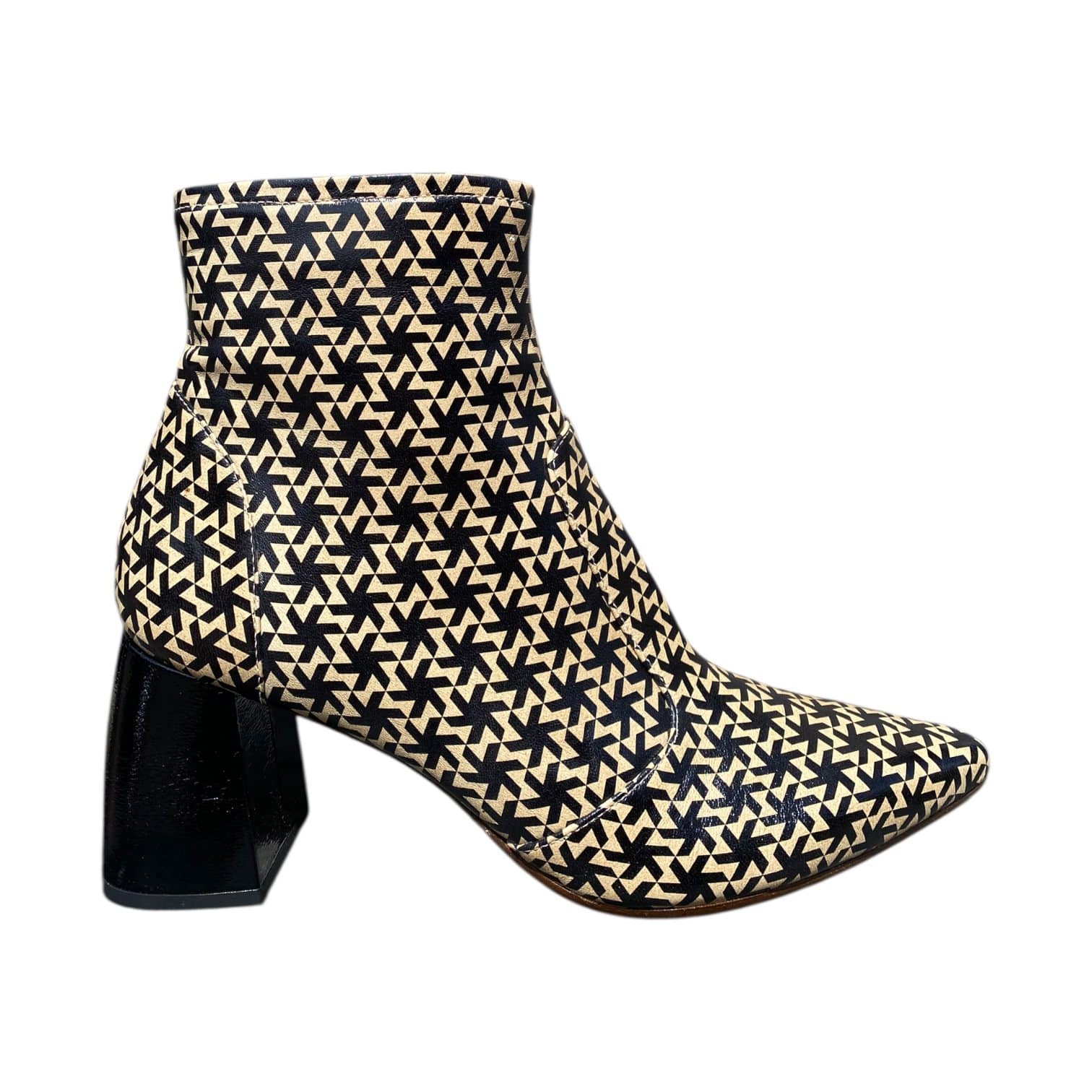 CHIE MIHARA AFASIA - Snufenshoe